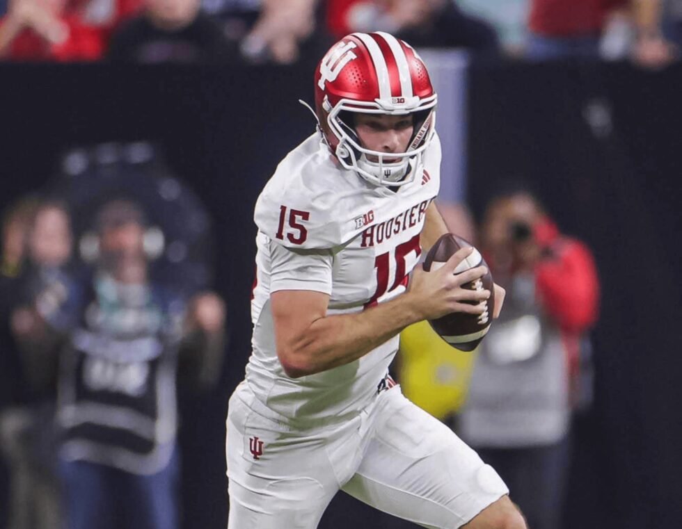 Cuban-American Star Fernando Mendoza Wins The 2025 Heisman Trophy | Barrio
